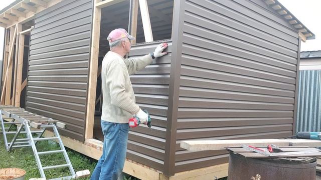 Постройка хозблока своими руками. Передняя стенка (продолжение)