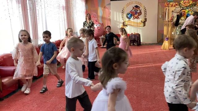 Танец "Счастье" Группа №8 "Знайки"