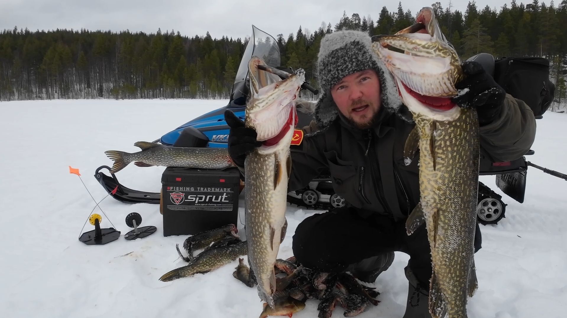 ОСТАВИТЬ ЖЕРЛИЦЫ ДО ВЕЧЕРА И ОБАЛДЕЛ. НОЧЬ В ПАЛАТКЕ С ПЕЧЬЮ. В ТЕМНОТЕ ЩУКА ВЗБЕСИЛАСЬ. УЛОВ УДИВИЛ
