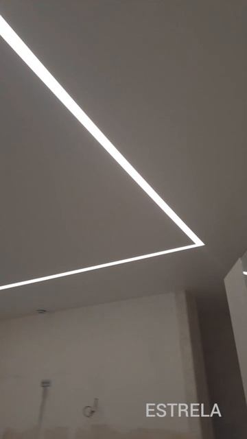 Парящие натяжные потолки в коттедже