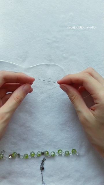 Как делать браслет из бусин и подвесок 🍃