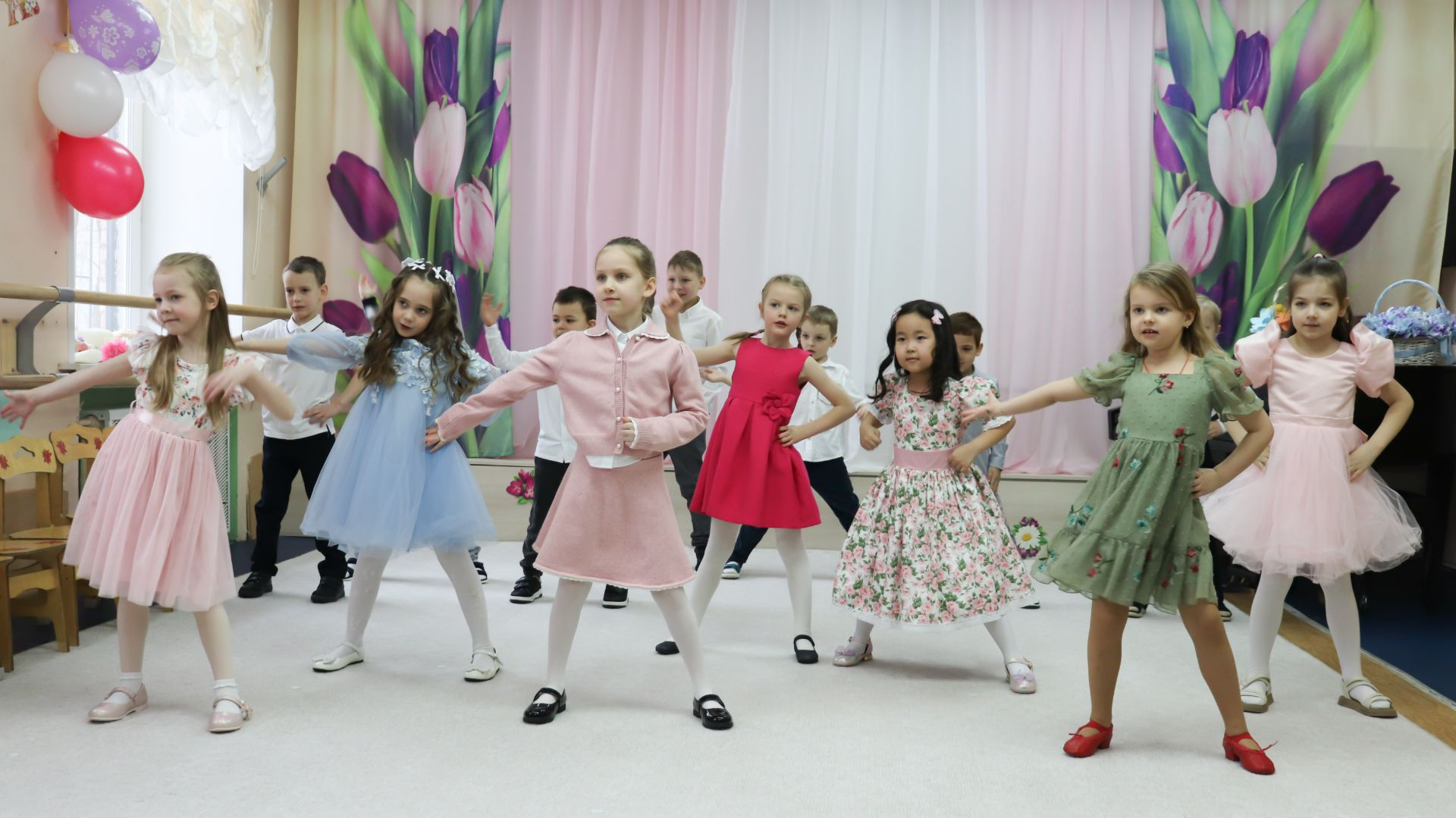 В Детском саду-Школе "МОРОЗКО" состоялся праздник "ВЕСЕННЕЕ НАСТРОЕНИЕ"