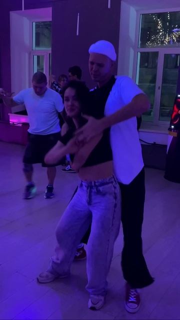 Бачата: танцы на домашней вечеринке в Петербурге