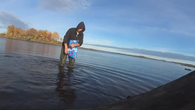 Рыбалка в АРКТИКЕ НА КОЛЫ! СИГ ИДЁТ РУКИ БОЛЯТ ВЫПУТЫВАТЬ РЫБУ!