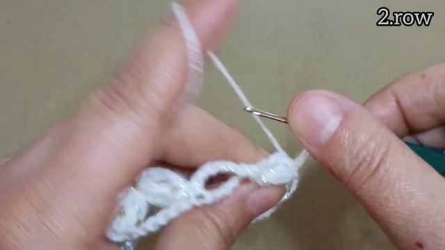 010. Необычный узор крючком! очень простая и стильная модель свитера-шарфа