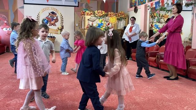 Танец "Танцевалочка-завлекалочка". Группа №5 "Звёздочки"