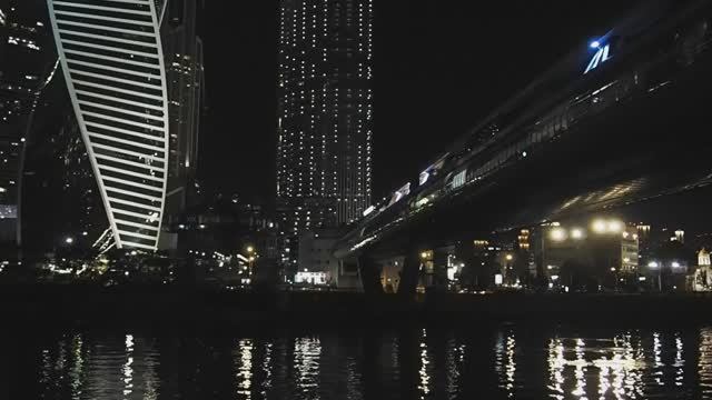 Вид на Москва-Сити (в темноте).