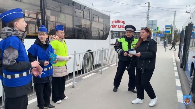 Госавтоинспекторы Севастополя и ЮИДовцы устроили праздник для представительниц «неЖенской профессии»