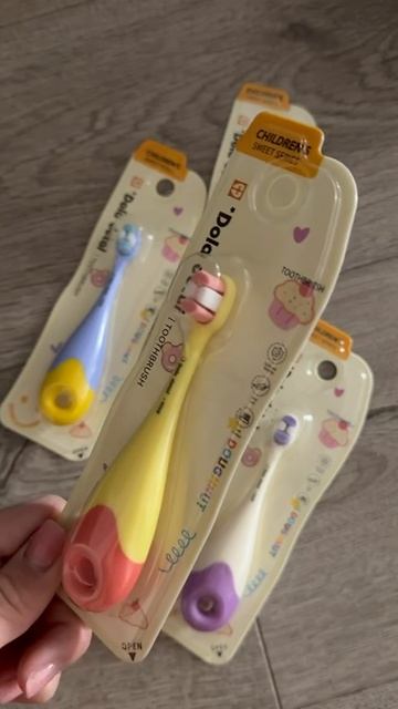 Распаковка детских щёток — улыбка с самого детства!