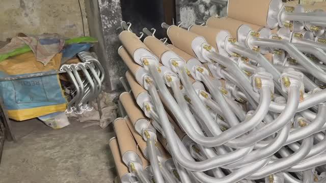 Производство глушителей мотороллеров - моторикш. Пакистан