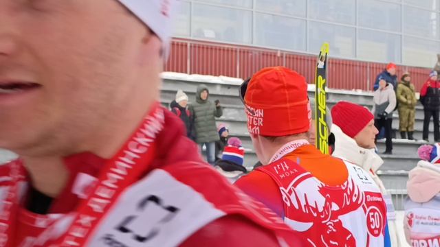 Деминский лыжный марафон. Награждение участников медалями