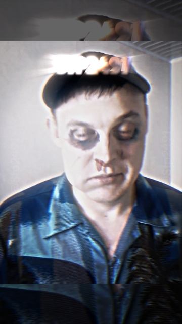 Помог с гримом 😁