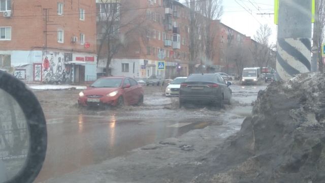 Водная переправа на улице Космонавтов