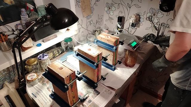 №19- Заливка пластиком  матриц  ручек №1,№2,№3 .