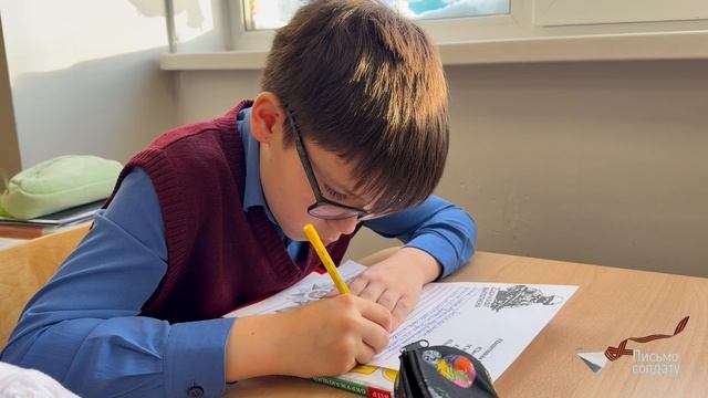 4а пишет письма нашим бойцам на передовую. Школа 24, г. Удачный, Якутия