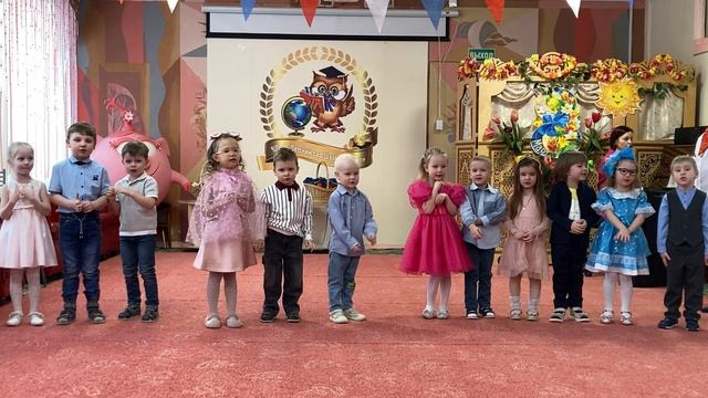 Песня "Мы любим мамочку". Группа №5 "Звёздочки"