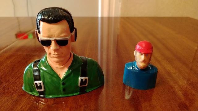 №1- Фирменные фигурки пилотов.