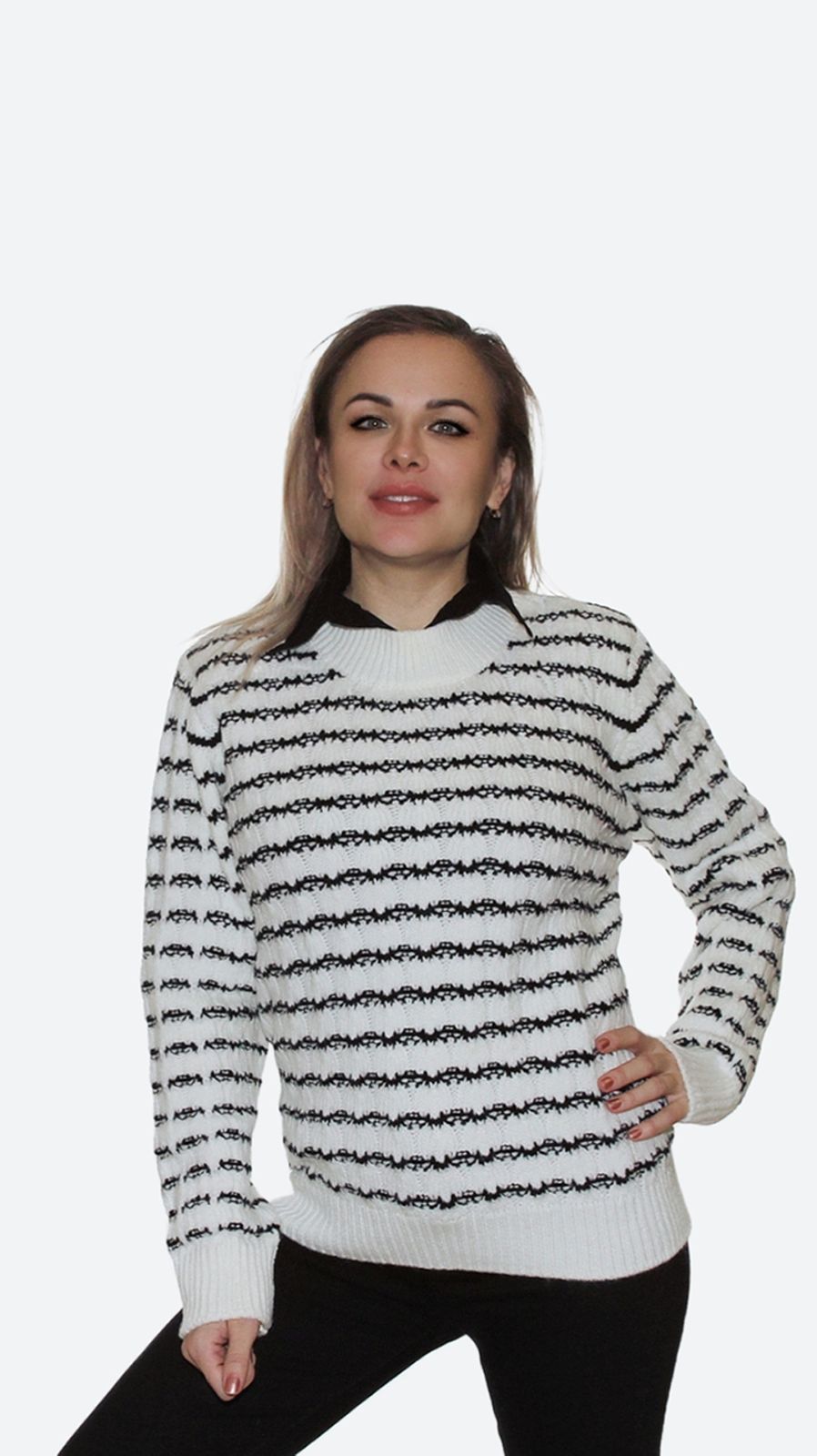 Белый женский джемпер с черными полосками