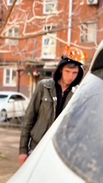 Папа дарит подарки , Вероника и Бетти учиться кататься на роликах