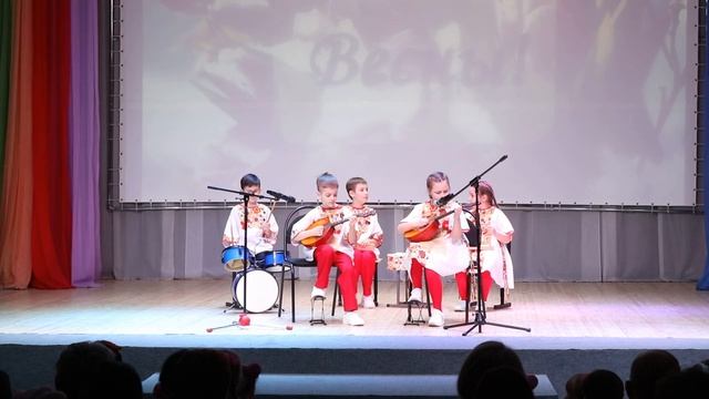 Ансамбль РНИ "Перезвон", "Поросята и серый волк"