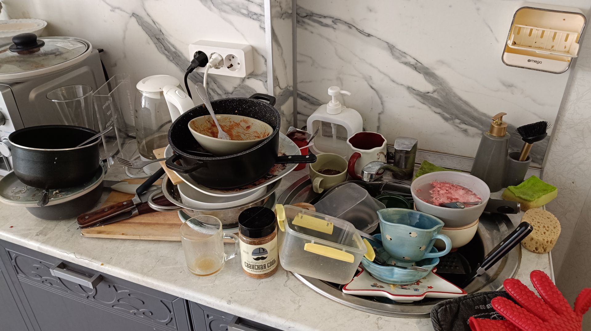 Сборка шкафа монблан 0.8 м. 2 - х створчатый. Жуткая вонь на заказе. Рвёт ноздри. Часть 1