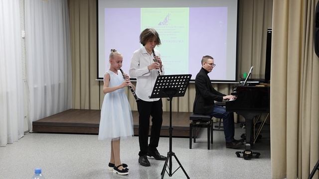 М. Таривердиев, Ноктюрн и Й. Гайдн, Одна хожу я в поле