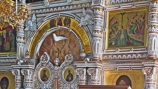 Фарфоровые иконостасы: сокровище тульского храма. Грани зрелого восприятия.