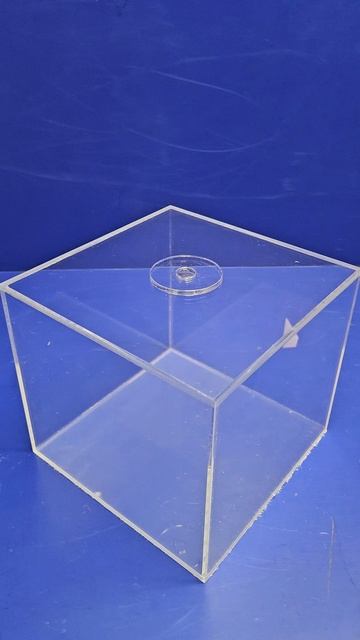 Изделия из оргстекла. Прозрачный куб для воды.