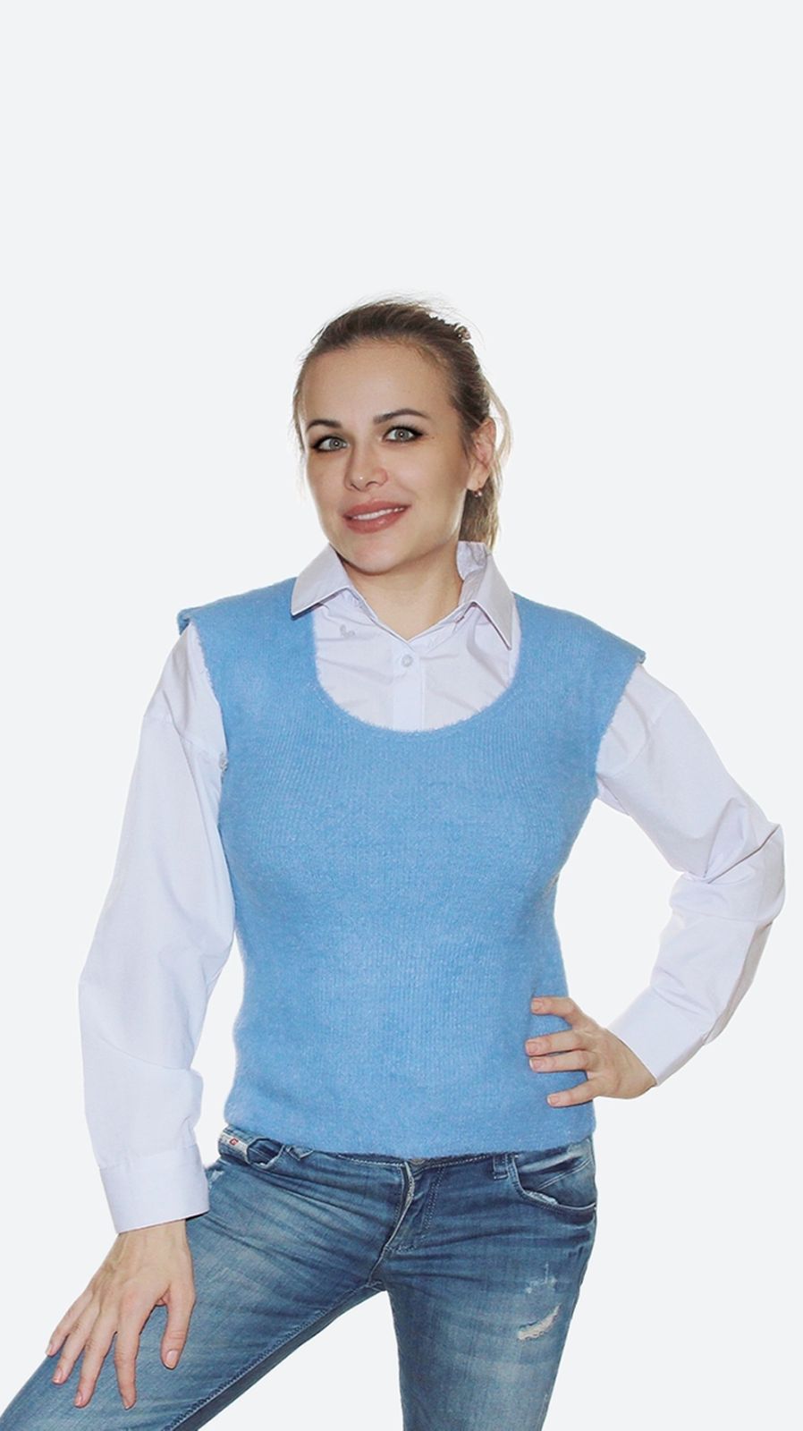 Голубая женская безрукавка с круглым вырезом