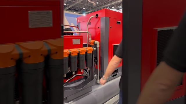 Обзор винтового компрессора Sollant SLTI-22 V на выставке МашЭкспо-2026