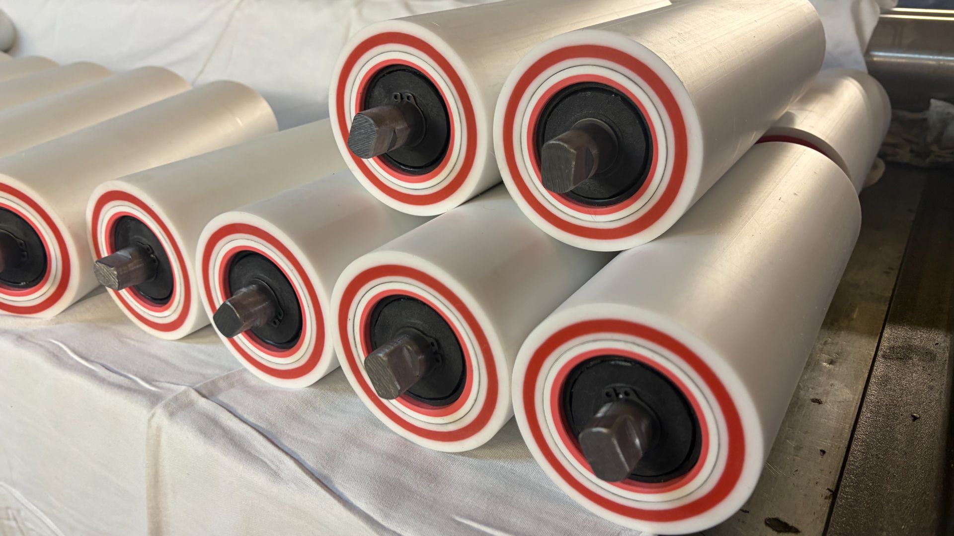 Пластиковые ролики диаметром 90 мм с лабиринтными уплотнениями