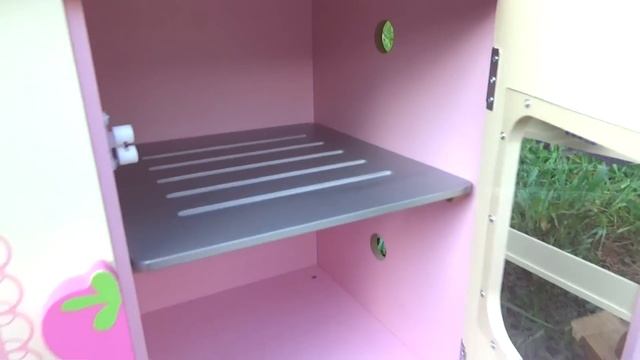 Играем в новую кухню с любимыми игрушками для детей