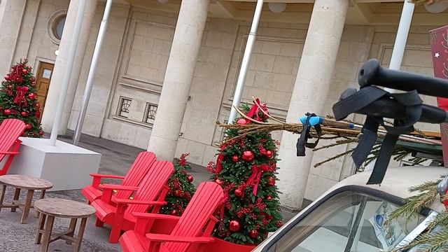 Парк Горького Дни,часы,минуты и секунды до лета на табло около центрального входа, автомобиль Победа