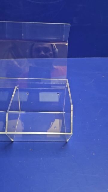 Торговые диспенсеры из прозрачного оргстекла.