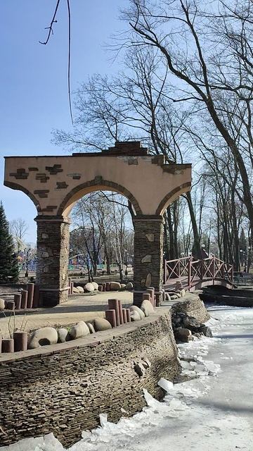 7 Красивая фото-зона в Щербакова - мостик и арка