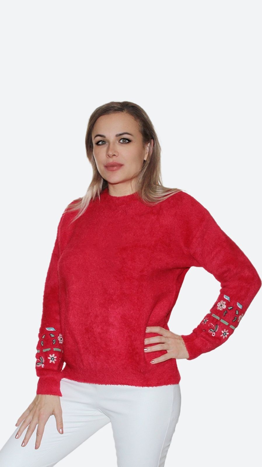 Красный женский джемпер с узором на рукаве