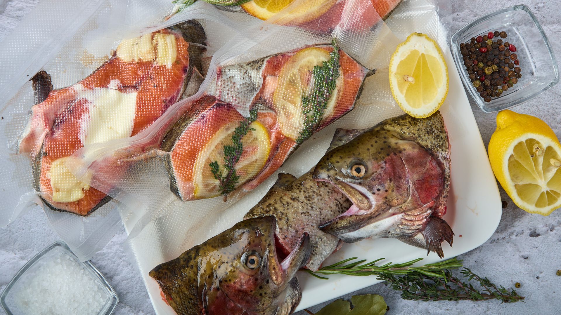 Стейки из рыбы заготавливаю для заморозки