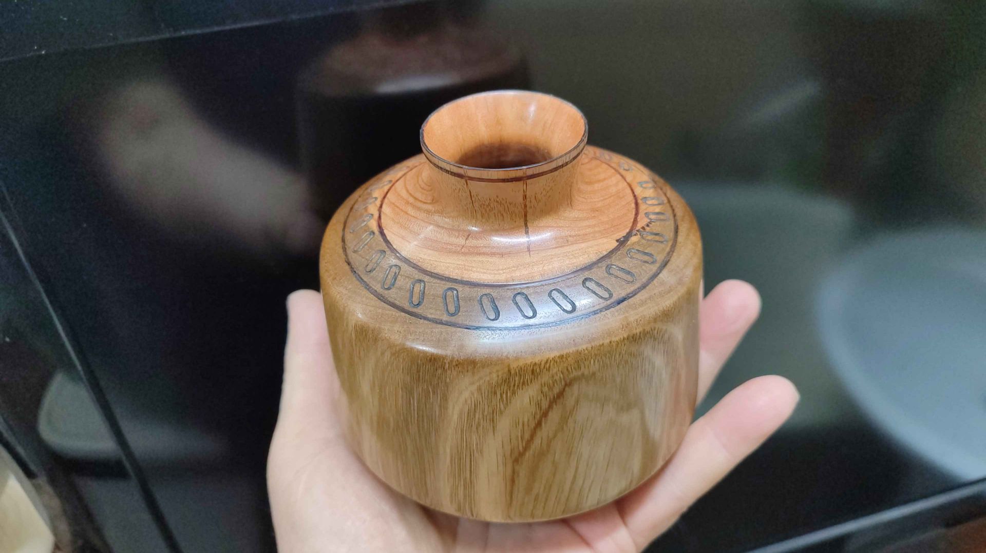 Бракованная эвкалиптовая чурка и что из неё получилось.