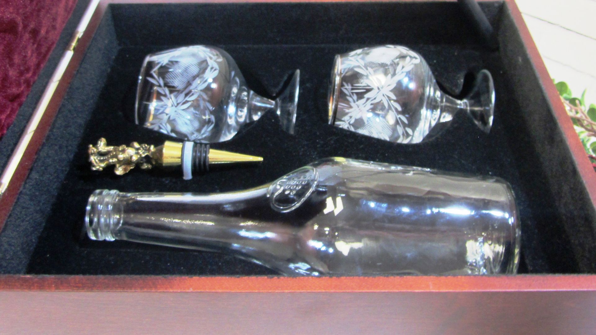 Стеклянная бутылка Kvint Divin mp4 0.59 сек муз Канста Жариков - про коньяк