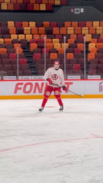 Профессиональные хоккейные коньки IQUBIT от V76 в КХЛ!