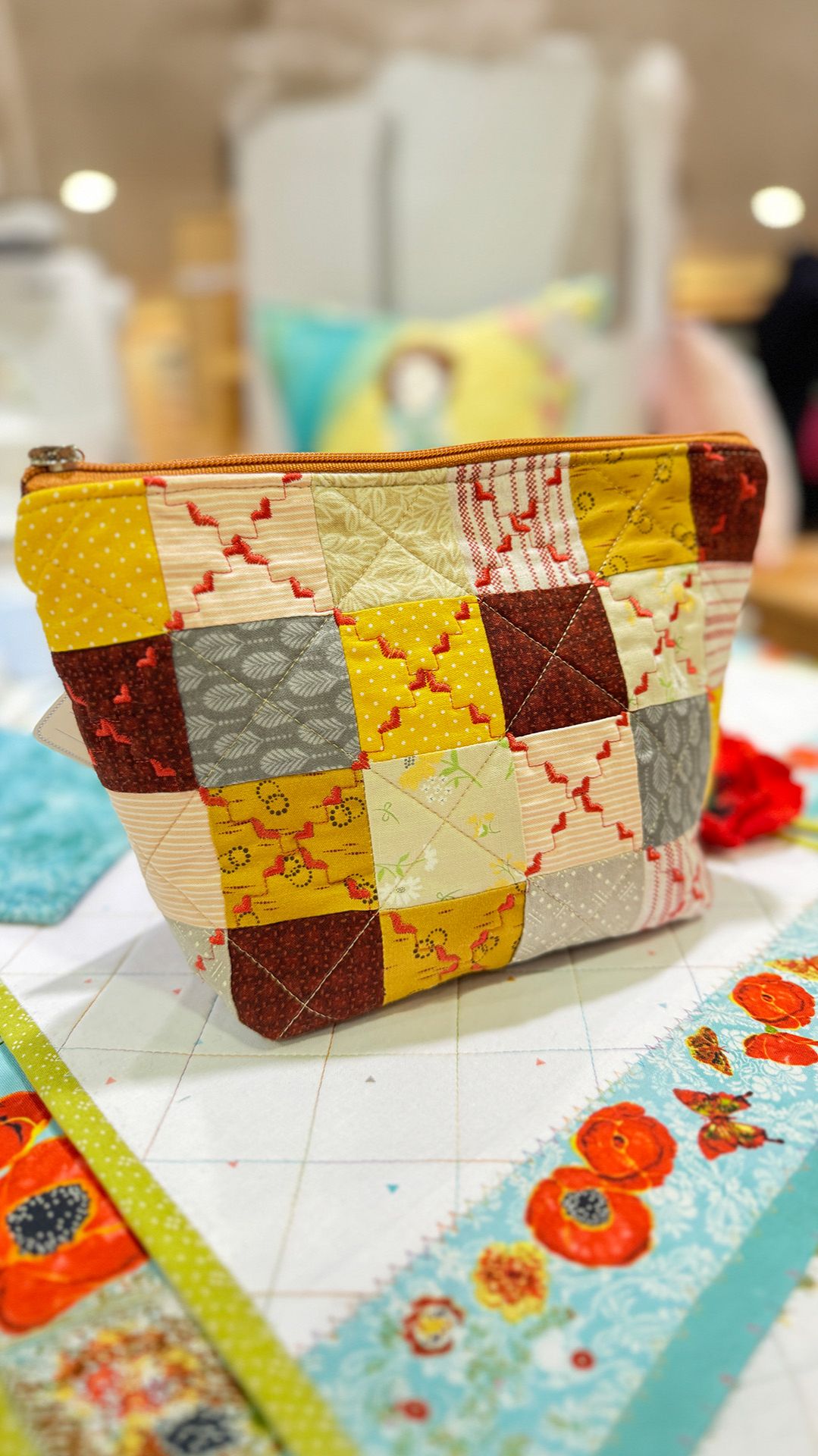 Лоскутная стёганая косметичка