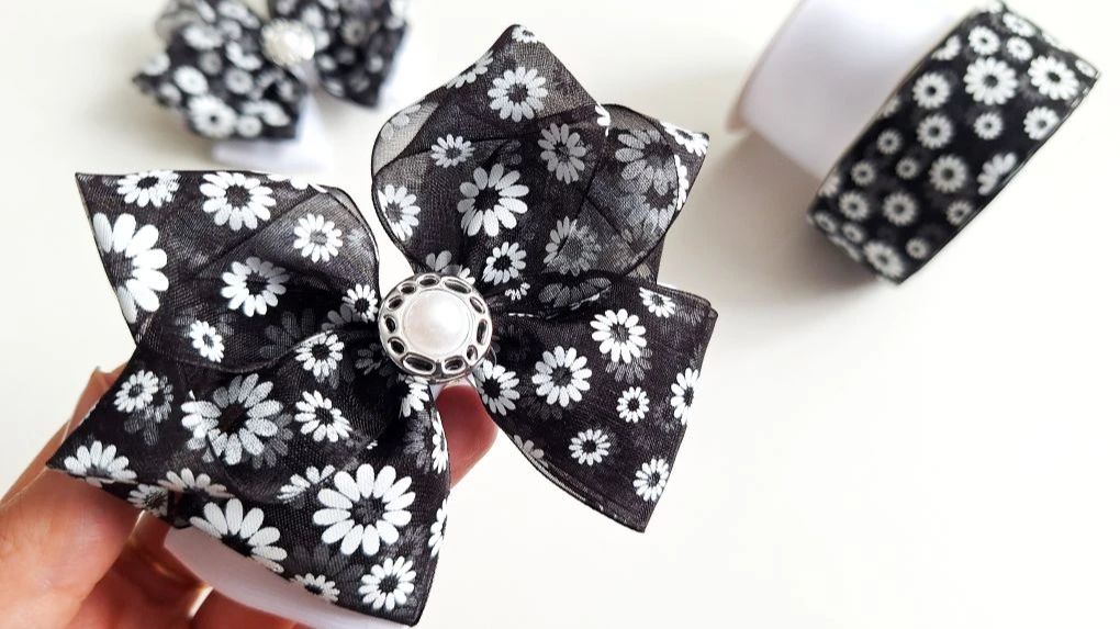 Простые бантики из органзы и репса