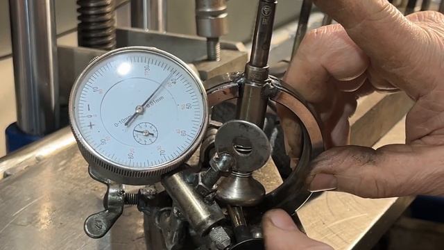 Загнуло клапана в мороз ГБЦ ВАЗ 2126 при ударе поршнем, делаем дефектовку ГБЦ, выясняем причину.