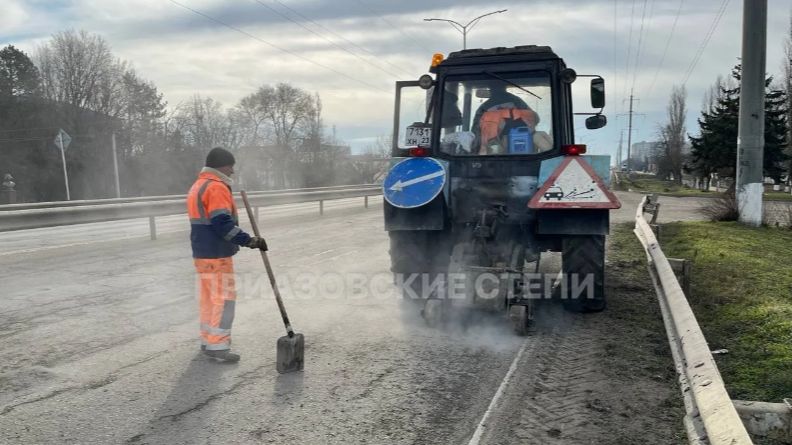 В Ейске идёт ямочный ремонт дорог