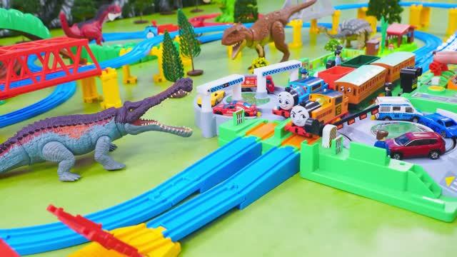 Поезда! Детская огромная железная дорога! Давай играть вместе!