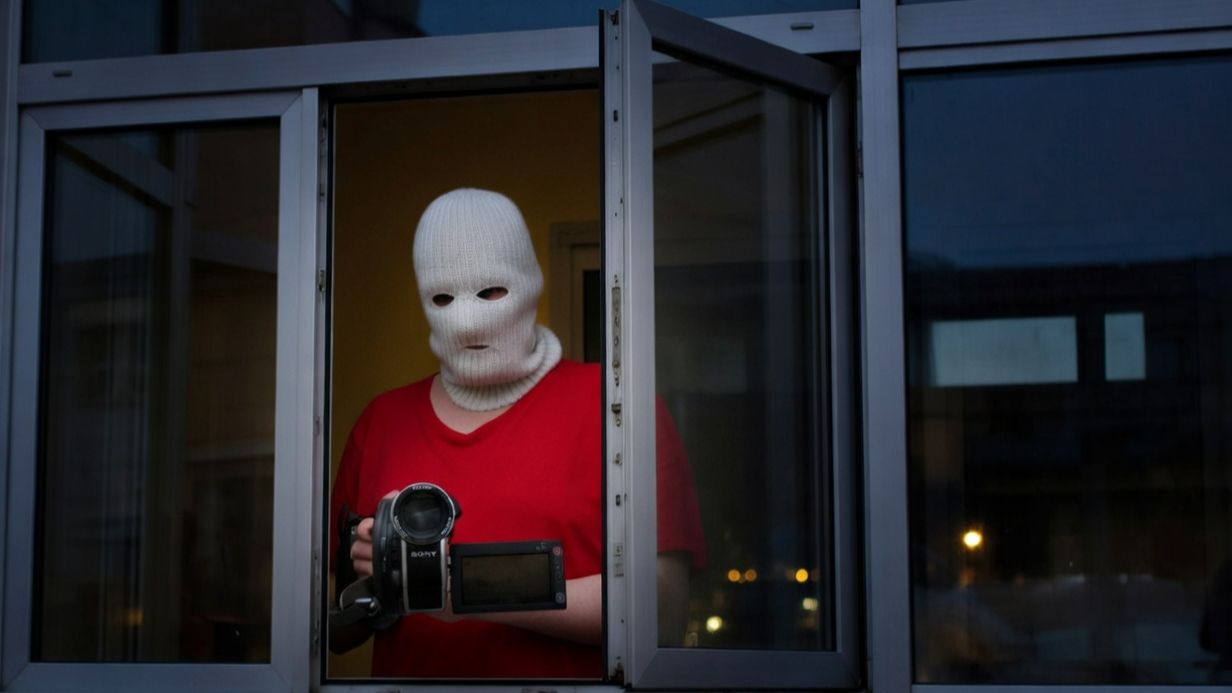 НЛО меняло цвет в полёте с красного на белый, жёлтый и оранжевый.