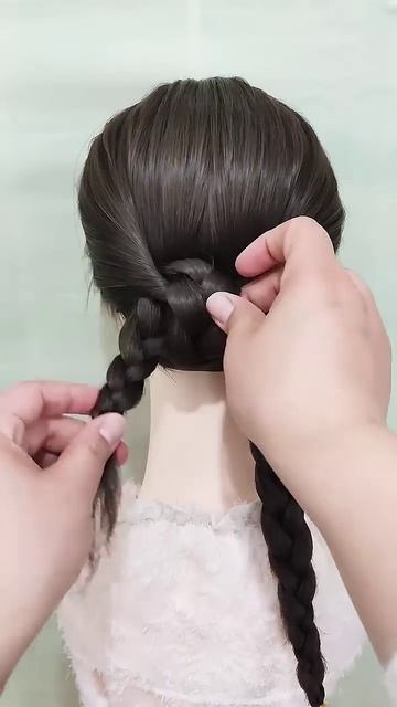 Модный низкий хвост в китайском стиле