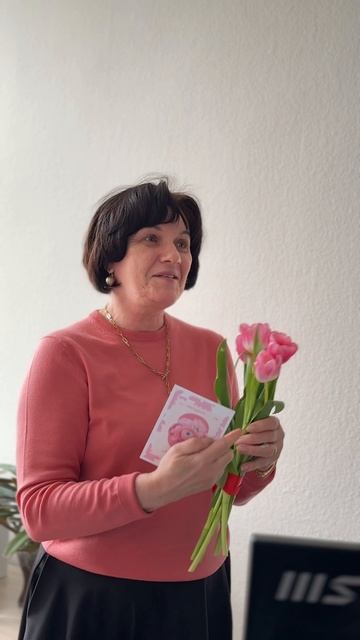 В преддверии 8 марта цветы женщинам РУДН от Ассоциация африканских студентов