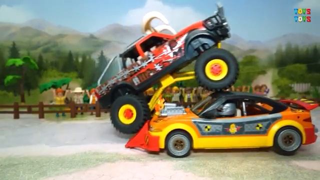 Игрушечный полицейский вертолёт спасает маленького мальчика с щенком - мультфильм для детей