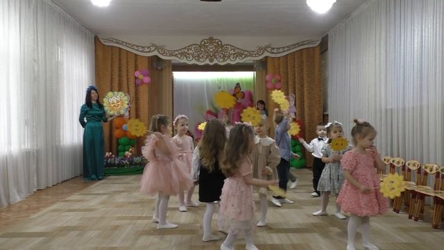 8 марта "Танец с Солнышком" - гр."Аленький цветочек"